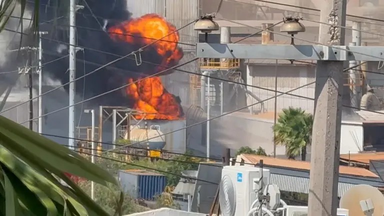 Explosión e incendio en planta de Zinc… en zona Metro de Monterrey